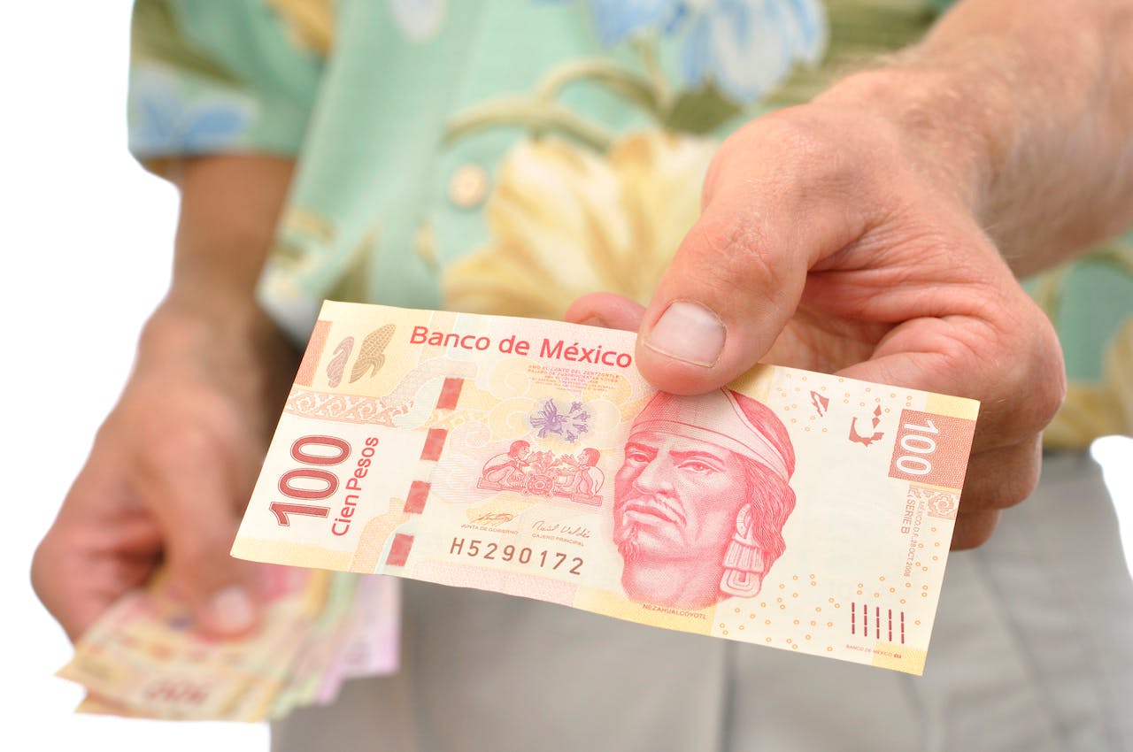 Tips for Bringing & Spending Money in Mexico